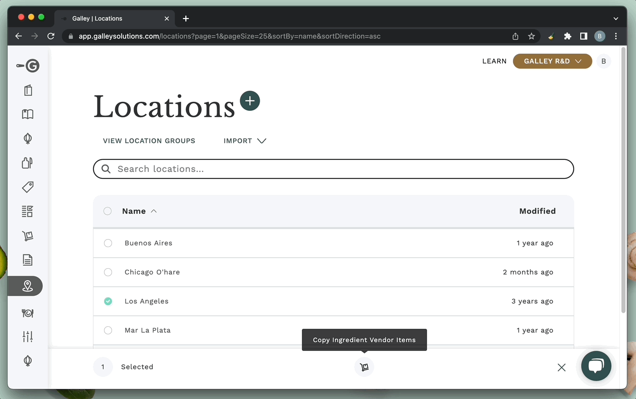 How can I copy vendor item associations between locations?